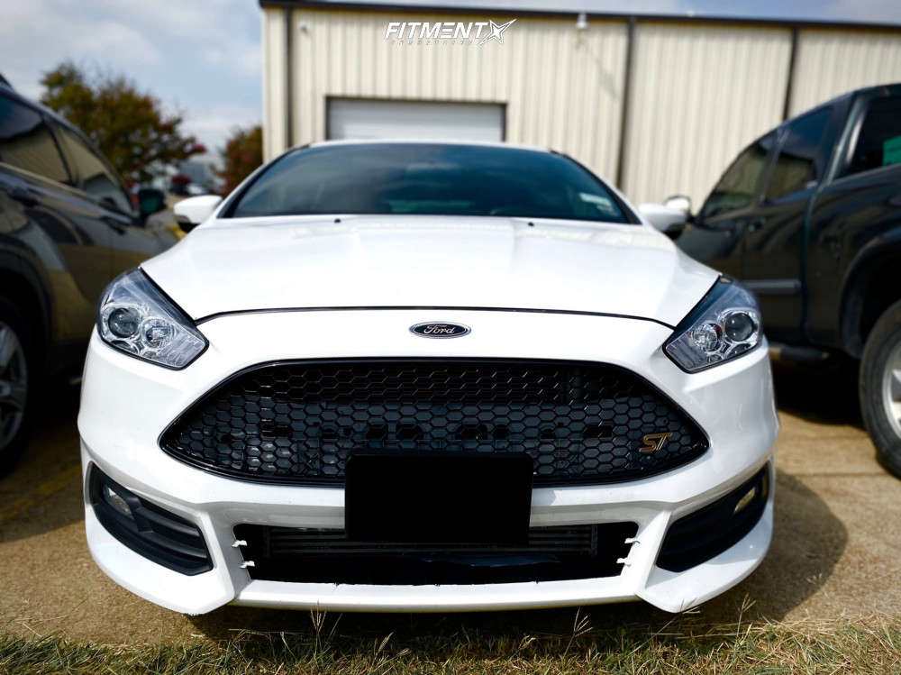 2016 Ford Focus ST with 18x8.5 Fifteen52 Integrale and Firestone 235x40 ...