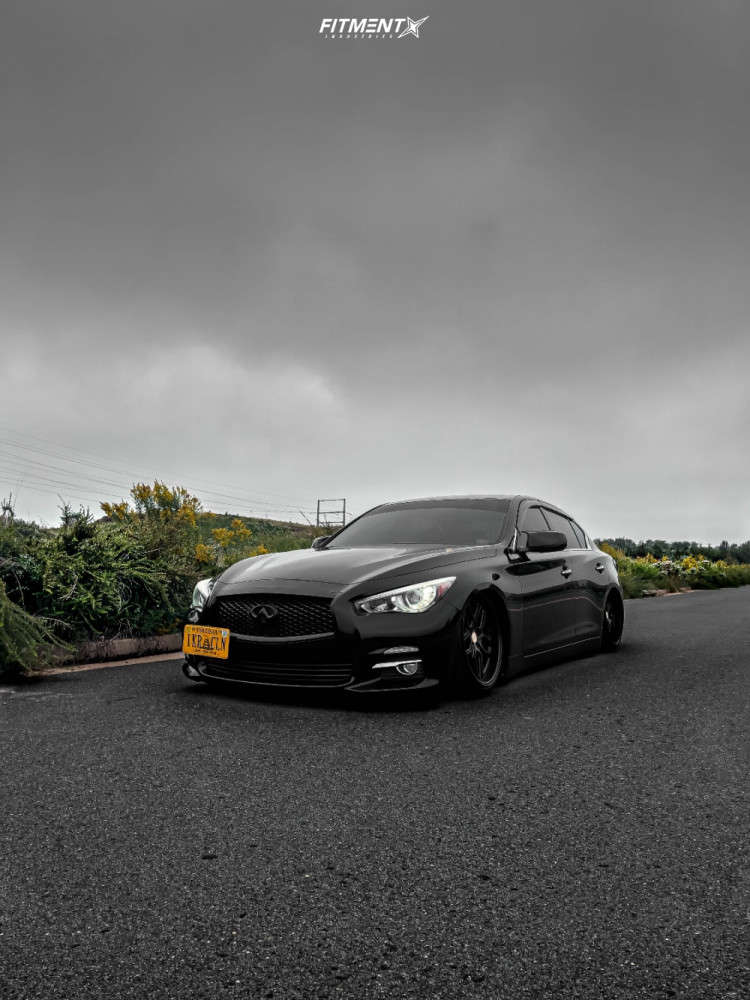2014 INFINITI Q50 Base with 19x8.5 ESR Cs15 and Achilles 215x35 on Air ...