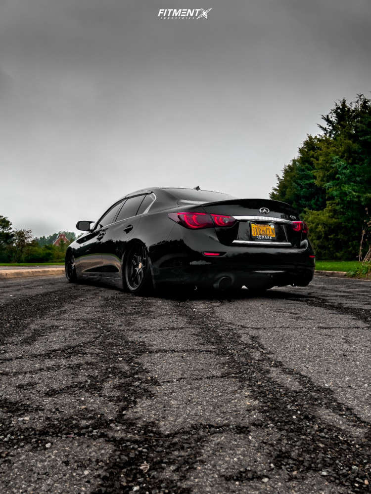 2014 INFINITI Q50 Base with 19x8.5 ESR Cs15 and Achilles 215x35 on Air ...