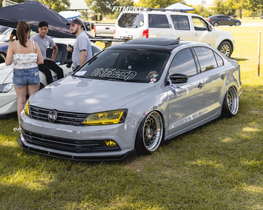 2017 Volkswagen Jetta SE with 18x9 WatercooledIND Md1 and Achilles ...