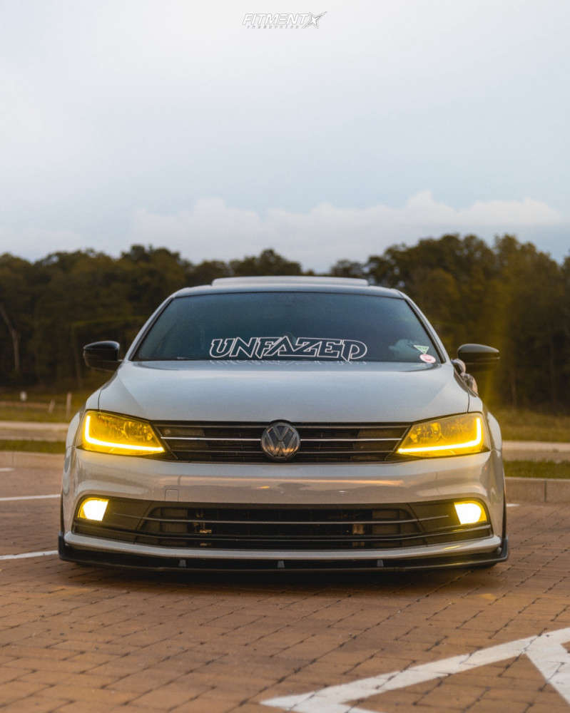 2017 Volkswagen Jetta SE with 18x9 WatercooledIND Md1 and Achilles ...