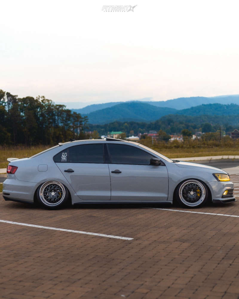 2017 Volkswagen Jetta SE with 18x9 WatercooledIND Md1 and Achilles ...