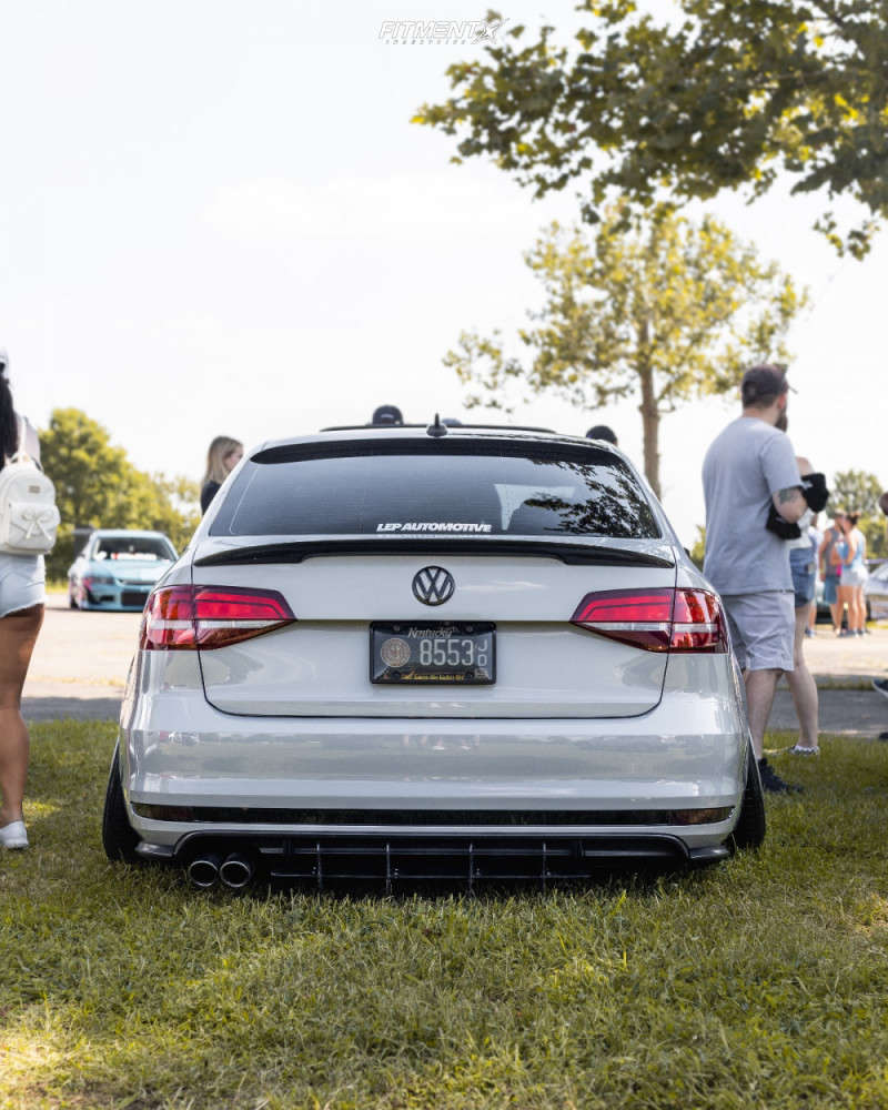 2017 Volkswagen Jetta SE with 18x9 WatercooledIND Md1 and Achilles ...