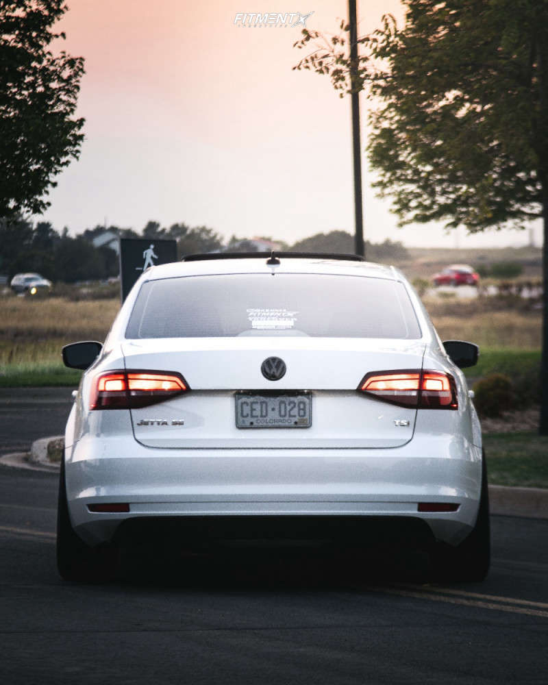 2017 Volkswagen Jetta SE with 18x8.5 XXR 571 and Lexani 225x40 on ...
