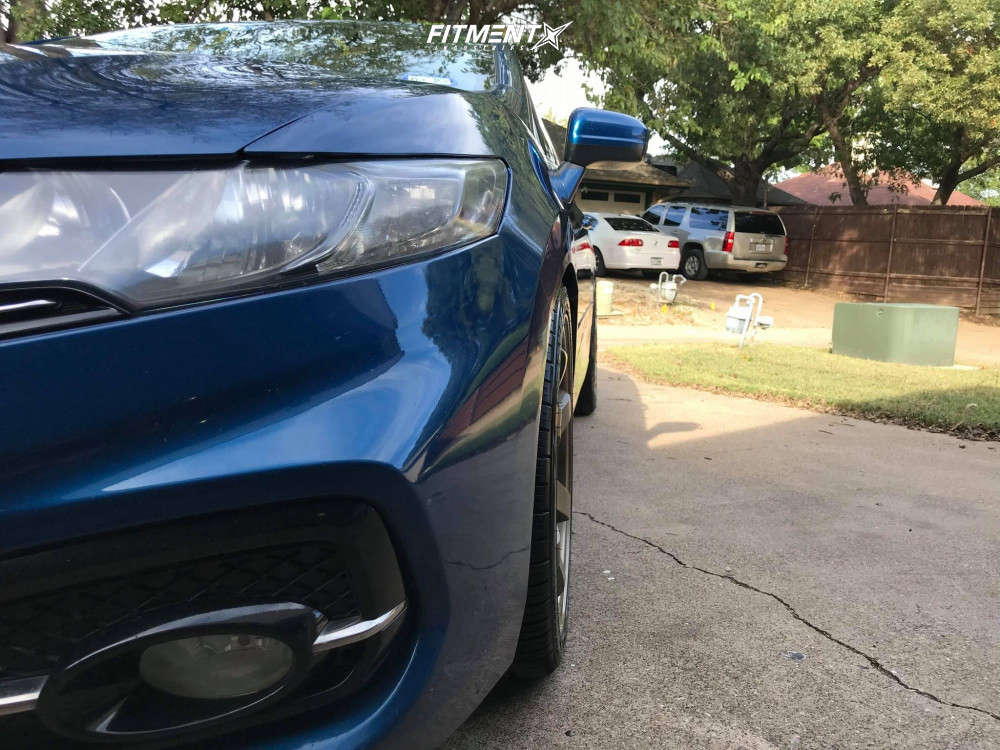 2015 Honda Civic Si with 18x8.5 AVID1 AV6 and Toyo Tires 245x35 on ...