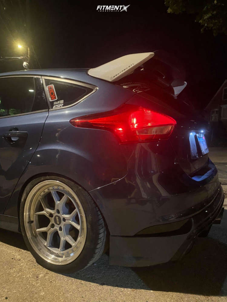 2018 Ford Focus ST with 18x8.5 ESR Cs2 and Continental 245x40 on ...
