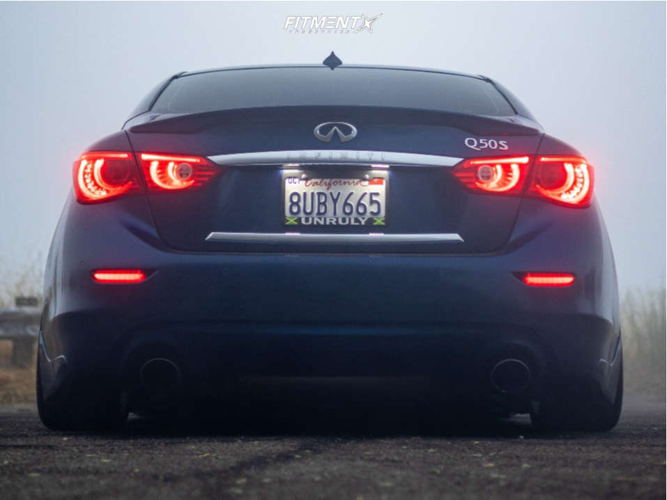 2017 INFINITI Q50 Sport with 19x9.5 Vordoven Forme 9 and Continental ...