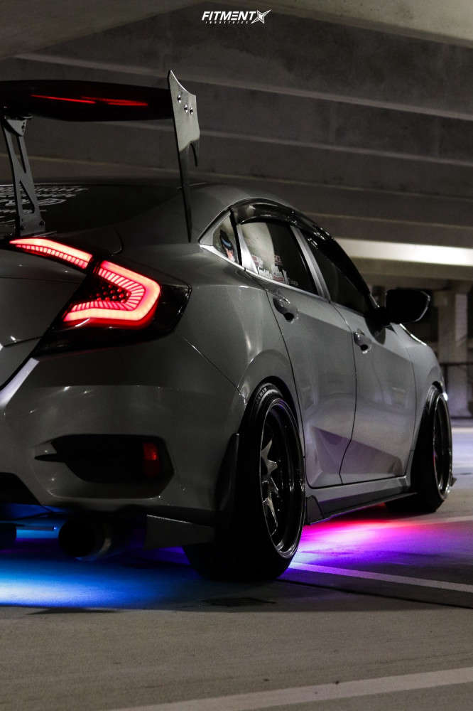 2016 Honda Civic LX with 18x10.5 ESR Sr09 and Primewell 235x40 on ...