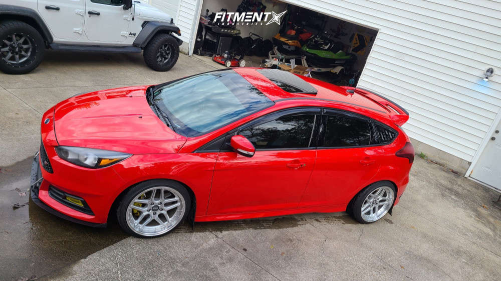 2016 Ford Focus ST with 18x9.5 ESR Cs15 and Kumho 215x40 on Coilovers ...