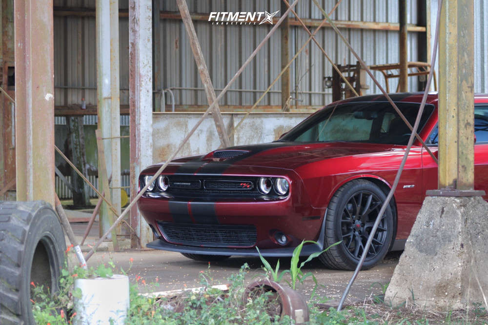 2019 Dodge Challenger R/T with 20x9.5 Factory Reproductions Fr70 and ...