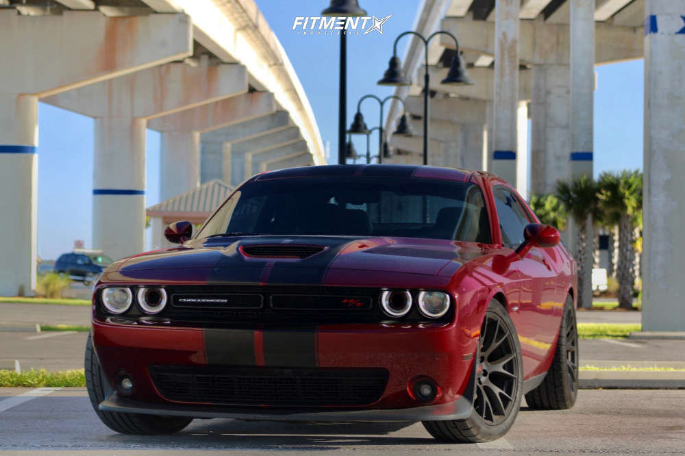 2019 Dodge Challenger R/T with 20x9.5 Factory Reproductions Fr70 and ...