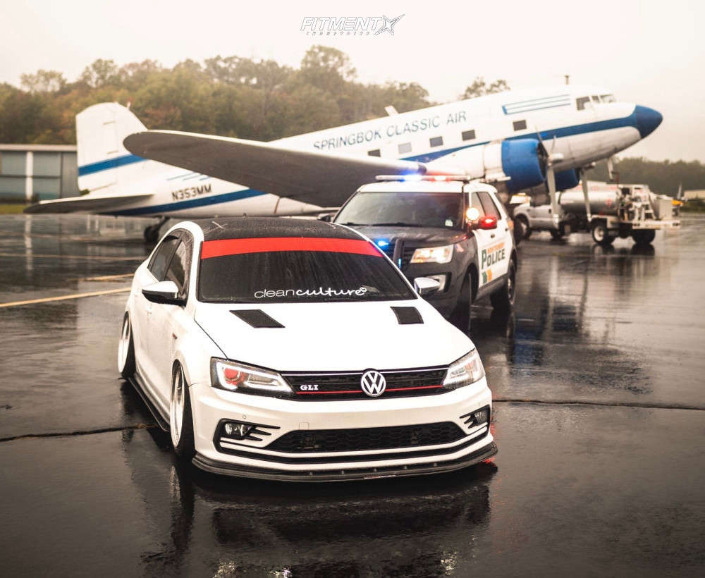 2016 Volkswagen Jetta GLI SE with 18x10 OZ Racing Futura and Federal ...
