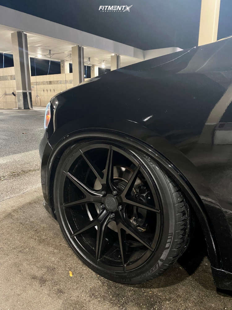 2013 Dodge Durango R/T with 22x10.5 Verde Axis and Lexani 285x35 on Air ...
