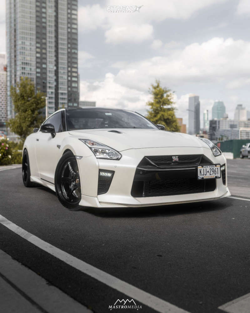 2020 Nissan GT-R Track Edition with 20x10 Advan Gt and Michelin 295x35 ...