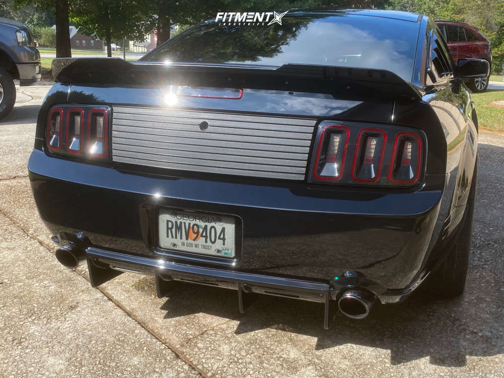 2005 Ford Mustang GT with 20x9 Velgen Vmb9 and Nitto 315x35 on ...