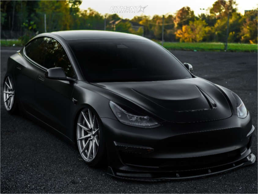 2021 Tesla 3 Performance with 20x10.5 Rohana Rfx1 and Milestar 245x35 ...