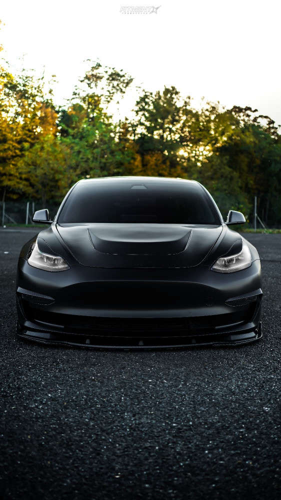 2021 Tesla 3 Performance with 20x10.5 Rohana Rfx1 and Milestar 245x35 ...