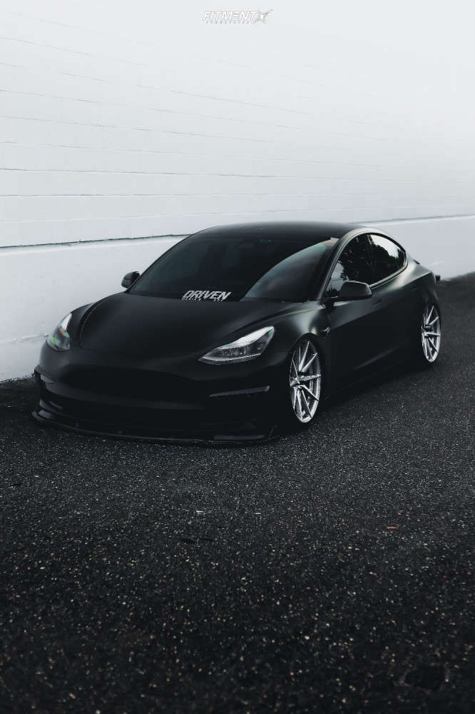2021 Tesla 3 Performance with 20x10.5 Rohana Rfx1 and Milestar 245x35 ...