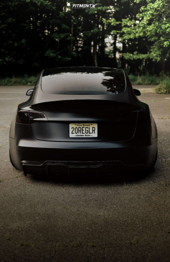 2021 Tesla 3 Performance with 20x10.5 Rohana Rfx1 and Milestar 245x35 ...
