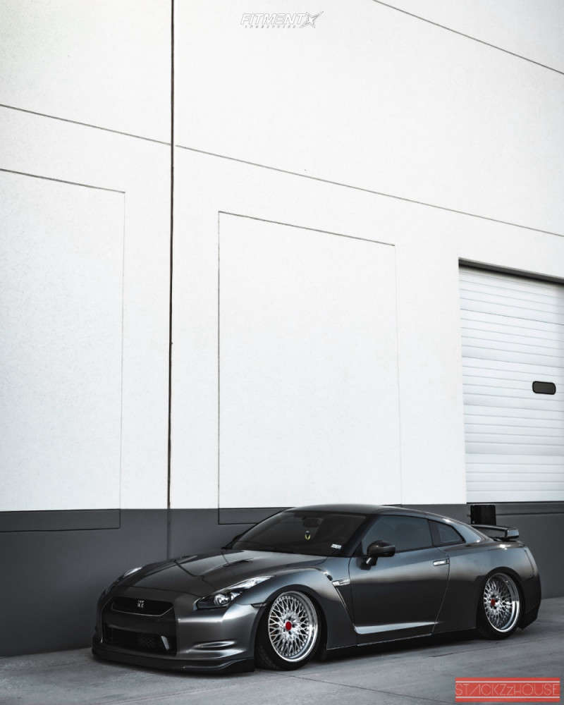 2009 Nissan GT-R Premium with 20x10 GMR MS-3 and Nitto 265x35 on Air ...
