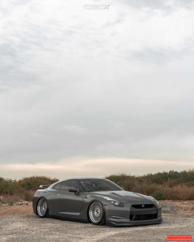 2009 Nissan GT-R Premium with 20x10 GMR MS-3 and Nitto 265x35 on Air ...