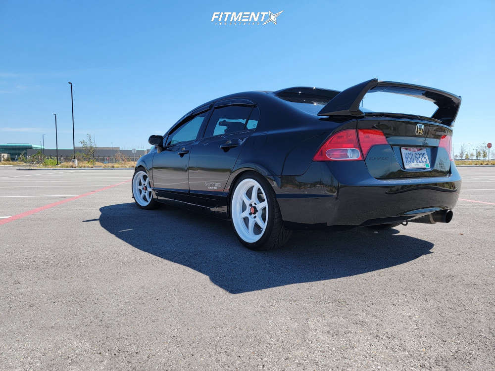 2008 Honda Civic Si with 18x8.5 Aodhan Ah08 and Nitto 225x40 on ...