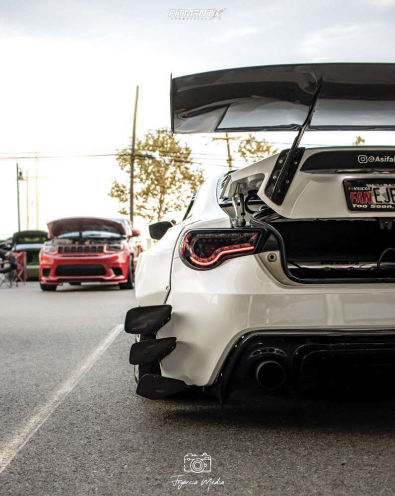 2015 Scion FR-S Base with 18x10.5 ESR Cs15 and Toyo Tires 235x40 on Air ...