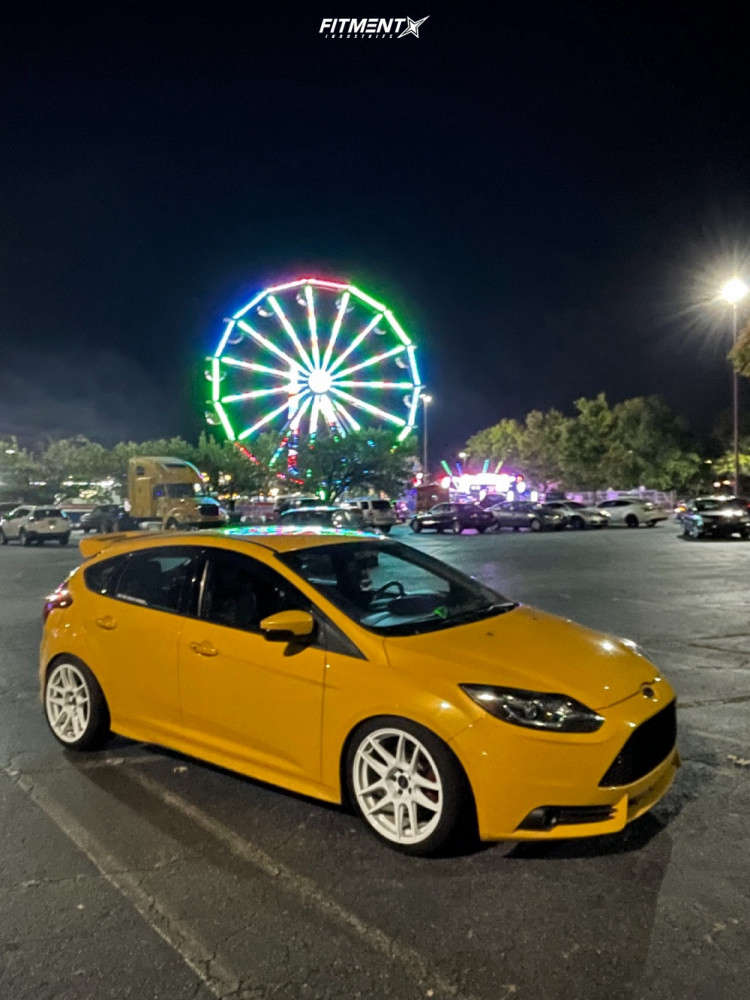 2013 Ford Focus ST with 18x8.5 ESR Cs8 and Barum 235x40 on Coilovers | 1959674 | Fitment Industries