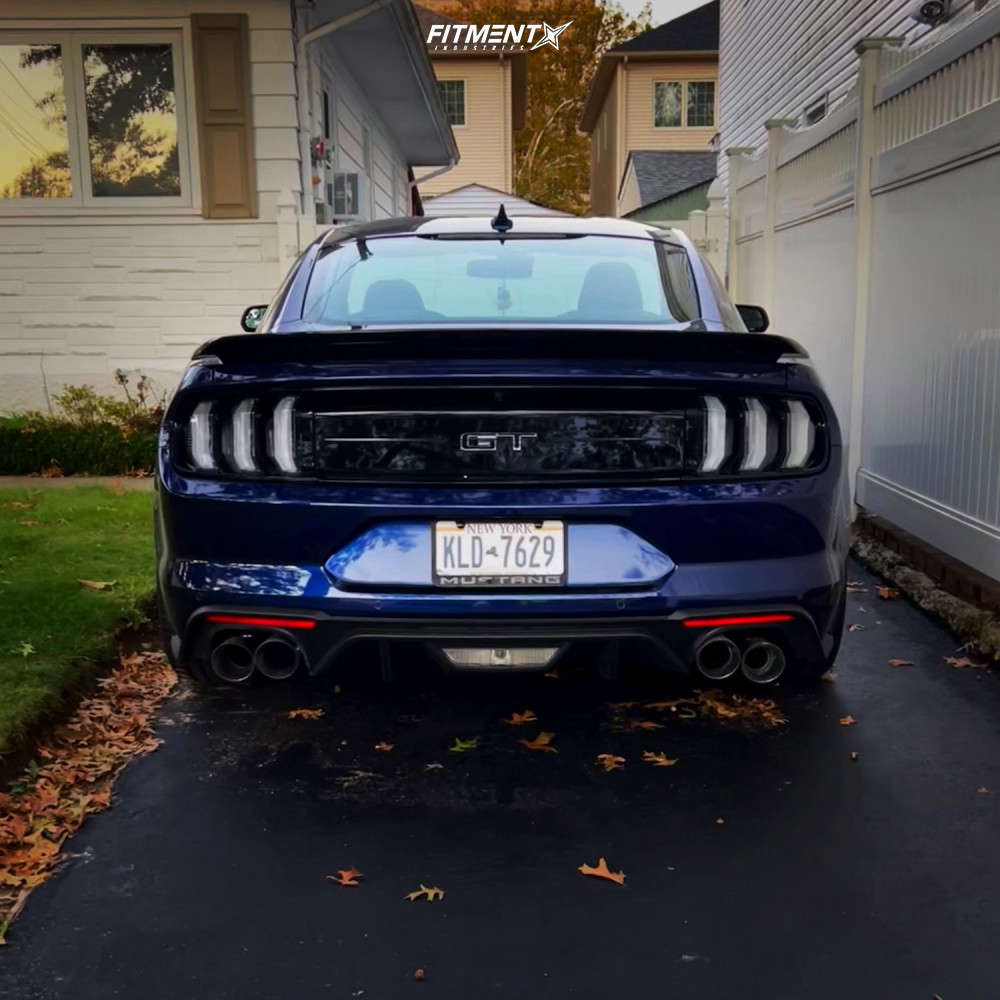 2020 Ford Mustang GT with 19x9.5 RTR Tech Mesh and Continental 275x50 ...
