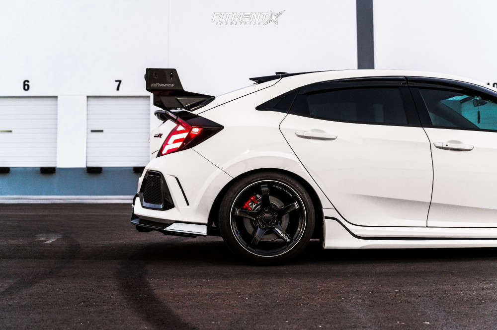 2019 Honda Civic Type R with 18x9.5 Advan Racing TC4 and Bridgestone ...