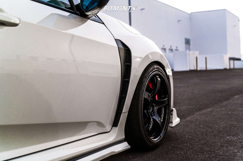 2019 Honda Civic Type R with 18x9.5 Advan Racing TC4 and Bridgestone ...