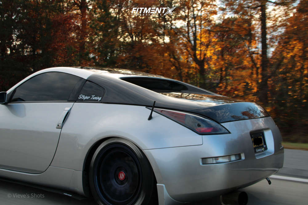 2004 Nissan 350Z Enthusiast with 18x9.5 VIP Modular Vrc 110 and Toyo ...