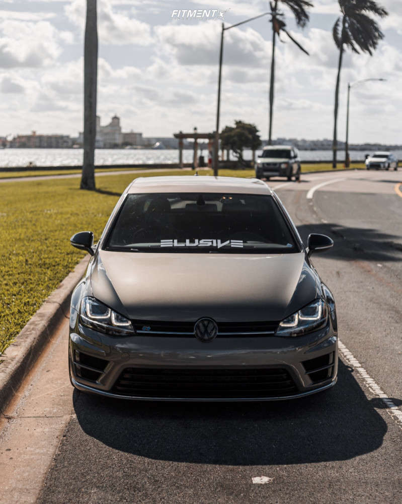 2016 Volkswagen Golf R Base with 18x8 OZ Racing Ultraleggera and ...