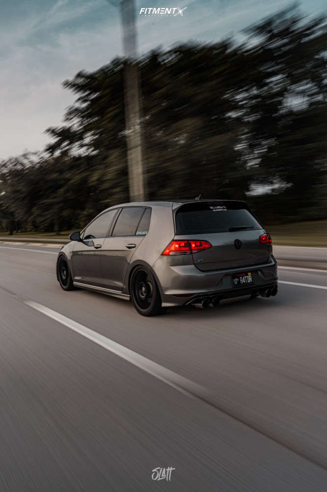 2016 Volkswagen Golf R Base with 18x8 OZ Racing Ultraleggera and ...