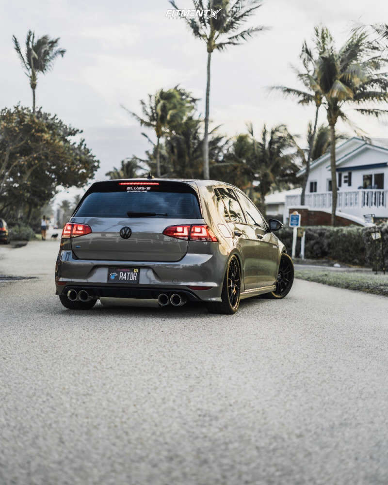 2016 Volkswagen Golf R Base with 18x8 OZ Racing Ultraleggera and ...