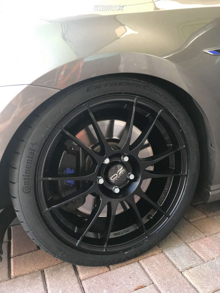 2016 Volkswagen Golf R Base with 18x8 OZ Racing Ultraleggera and ...