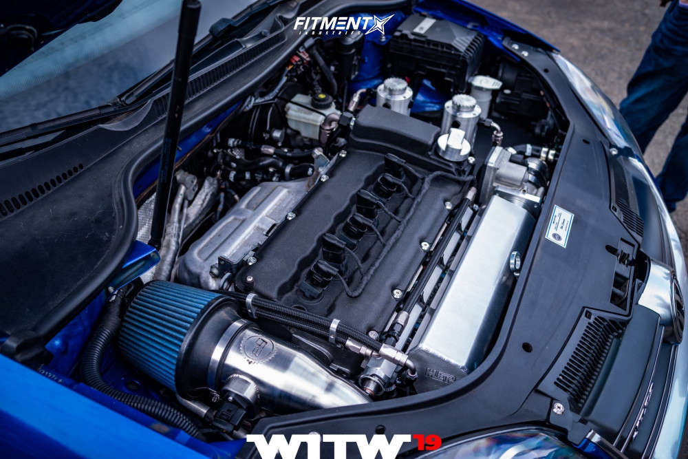 2008 Volkswagen R32 Base with 18x8.5 VMR V710 and Michelin 235x40 on ...