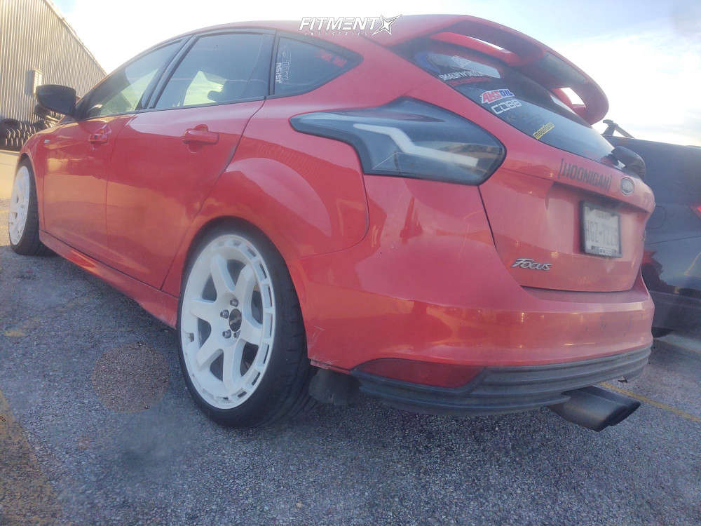 2015 Ford Focus ST with 19x8.5 Rotiform Kb1 and Nitto 245x35 on ...