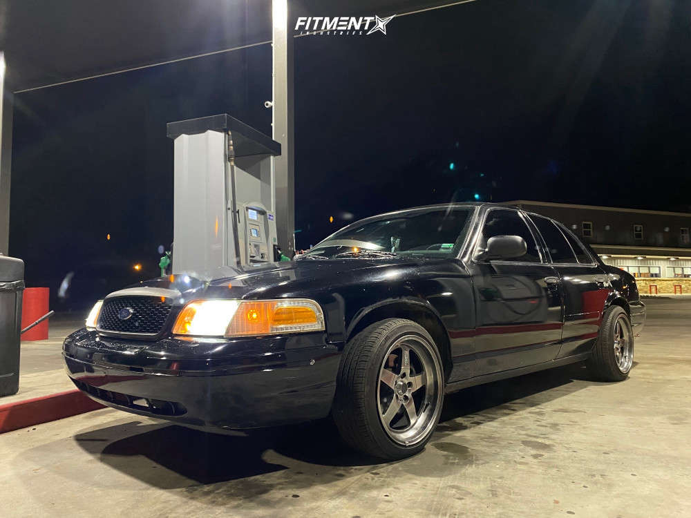 2004 Ford Crown Victoria Police Interceptor with 18x9.5 Cosmis Racing ...