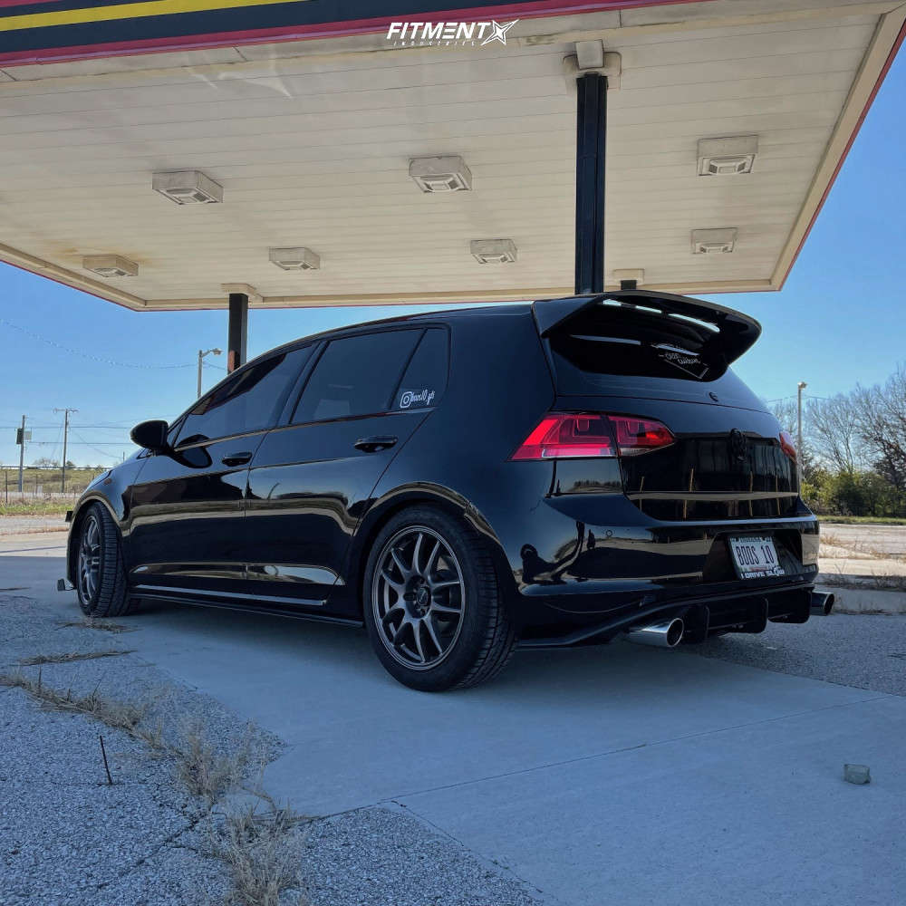 2015 Volkswagen GTI S with 17x8 Drag Dr31 and Continental 225x45 on ...