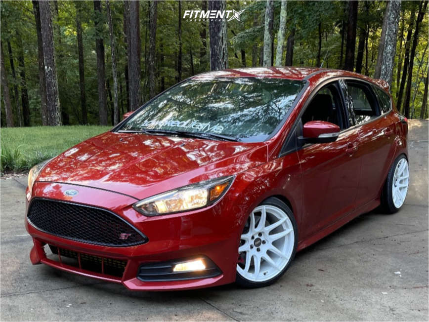 2018 Ford Focus ST with 18x9.5 ESR Cs8 and Nexen 245x35 on Coilovers ...