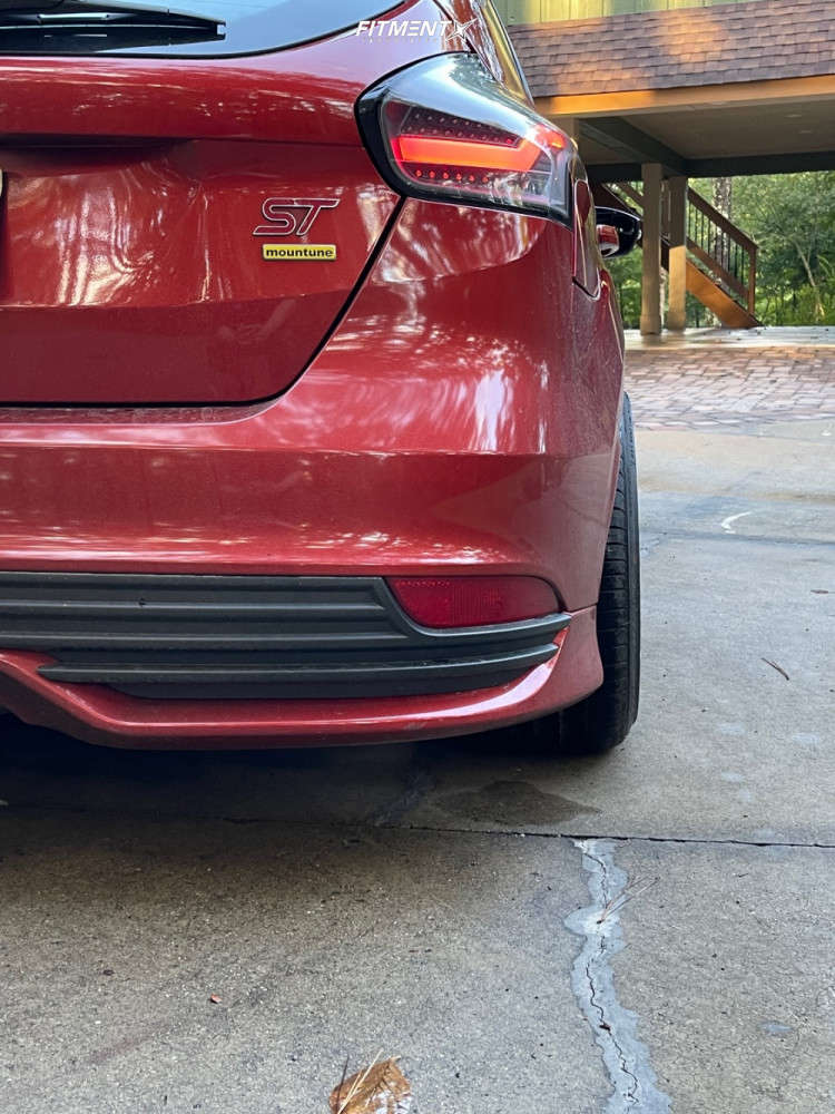 2018 Ford Focus ST with 18x9.5 ESR Cs8 and Nexen 245x35 on Coilovers ...