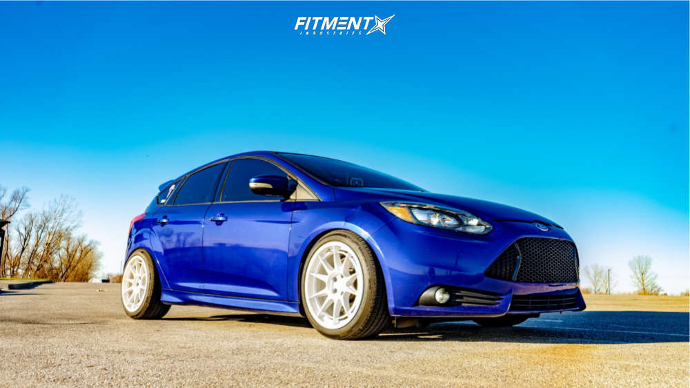 2014 Ford Focus ST with 18x9.5 ESR Sr13 and Barum 245x40 on Lowering ...