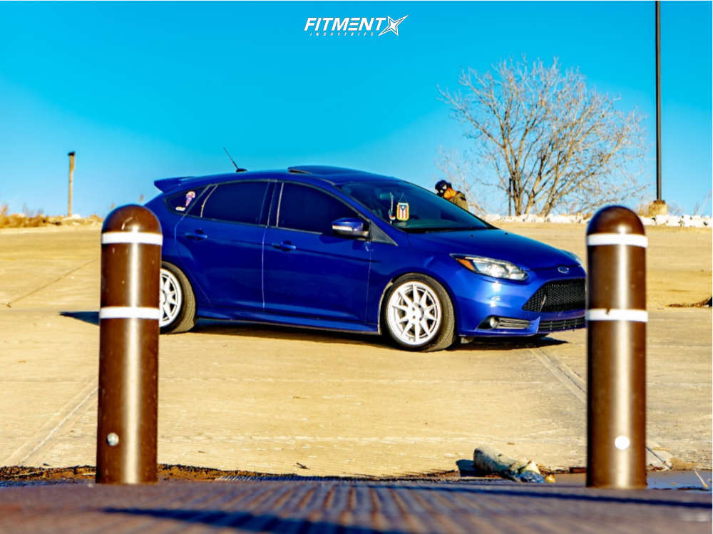 2014 Ford Focus ST with 18x9.5 ESR Sr13 and Barum 245x40 on Lowering ...