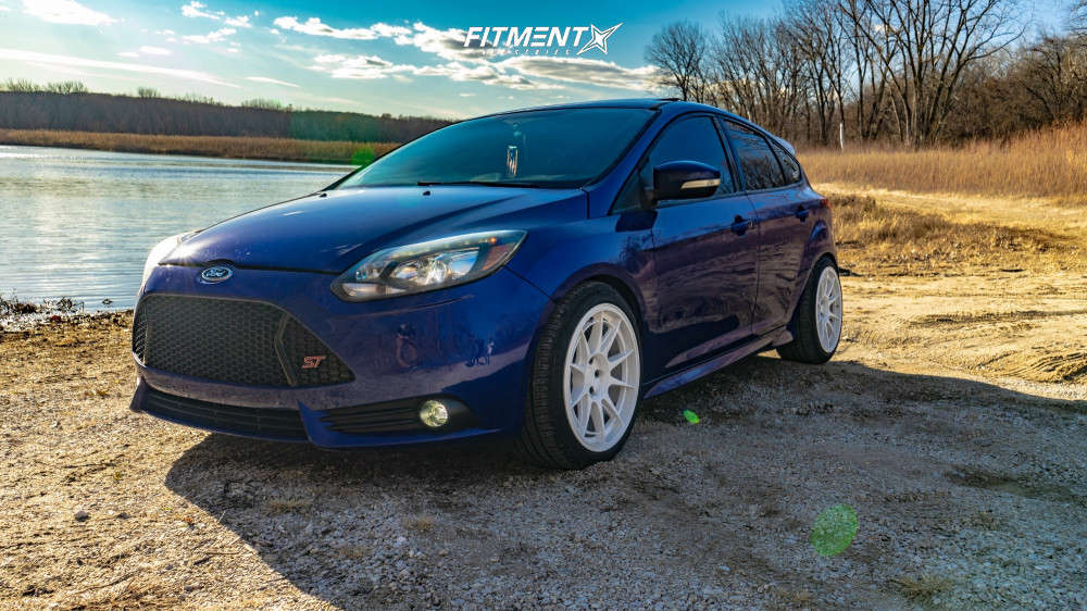 2014 Ford Focus ST with 18x9.5 ESR Sr13 and Barum 245x40 on Lowering ...