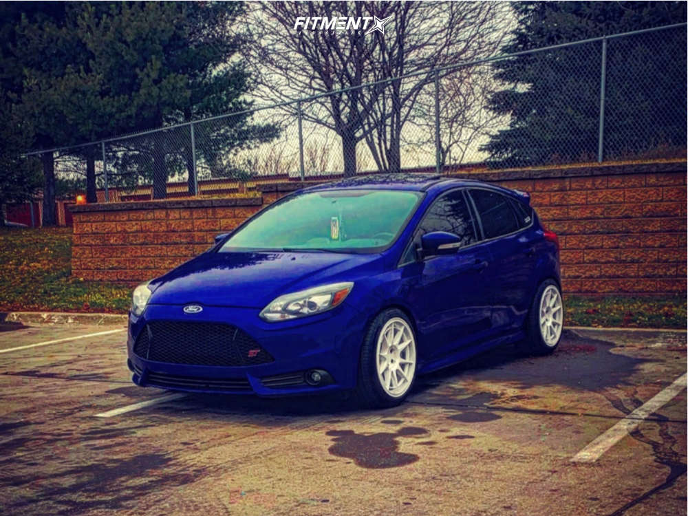 2014 Ford Focus ST with 18x9.5 ESR Sr13 and Barum 245x40 on Lowering ...
