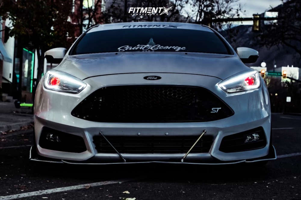 2018 Ford Focus ST with 19x8.5 Rotiform Kb1 and Velozza 245x35 on ...