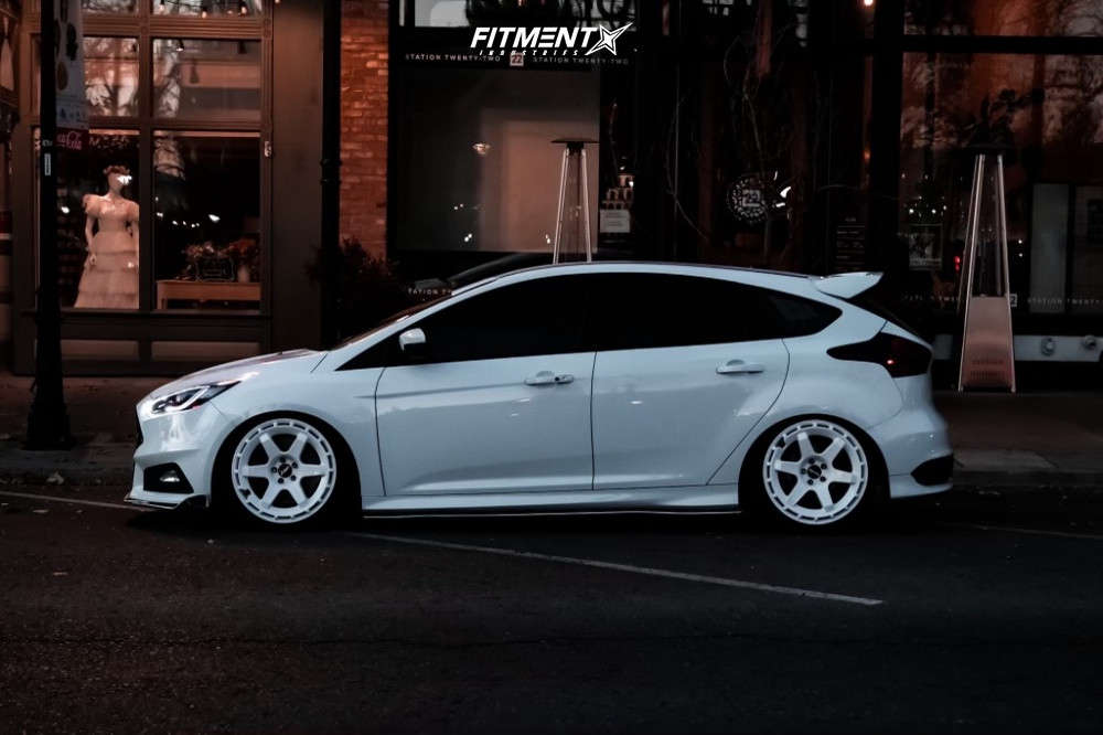 2018 Ford Focus ST with 19x8.5 Rotiform Kb1 and Velozza 245x35 on ...