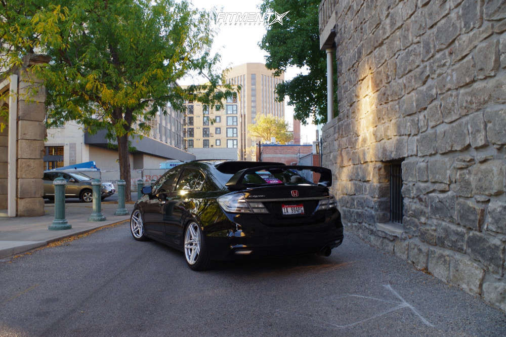 2014 Honda Civic Si with 18x8.5 ESR Rf15 and Toyo Tires 235x40 on ...