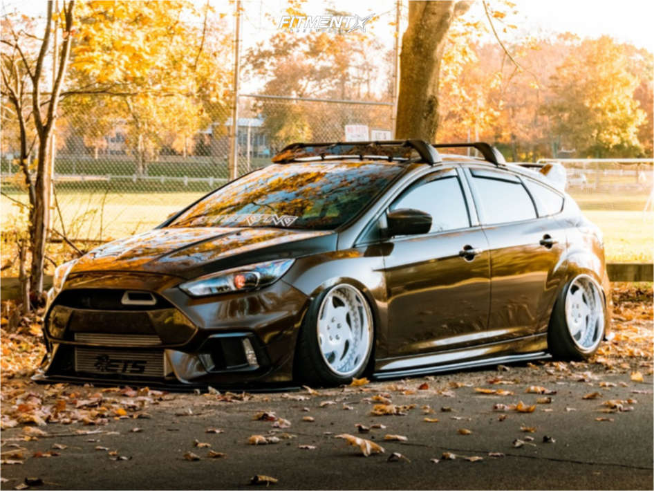 2016 Ford Focus RS with 18x10 GMR Vx-3 and Bridgestone 235x40 on Air ...